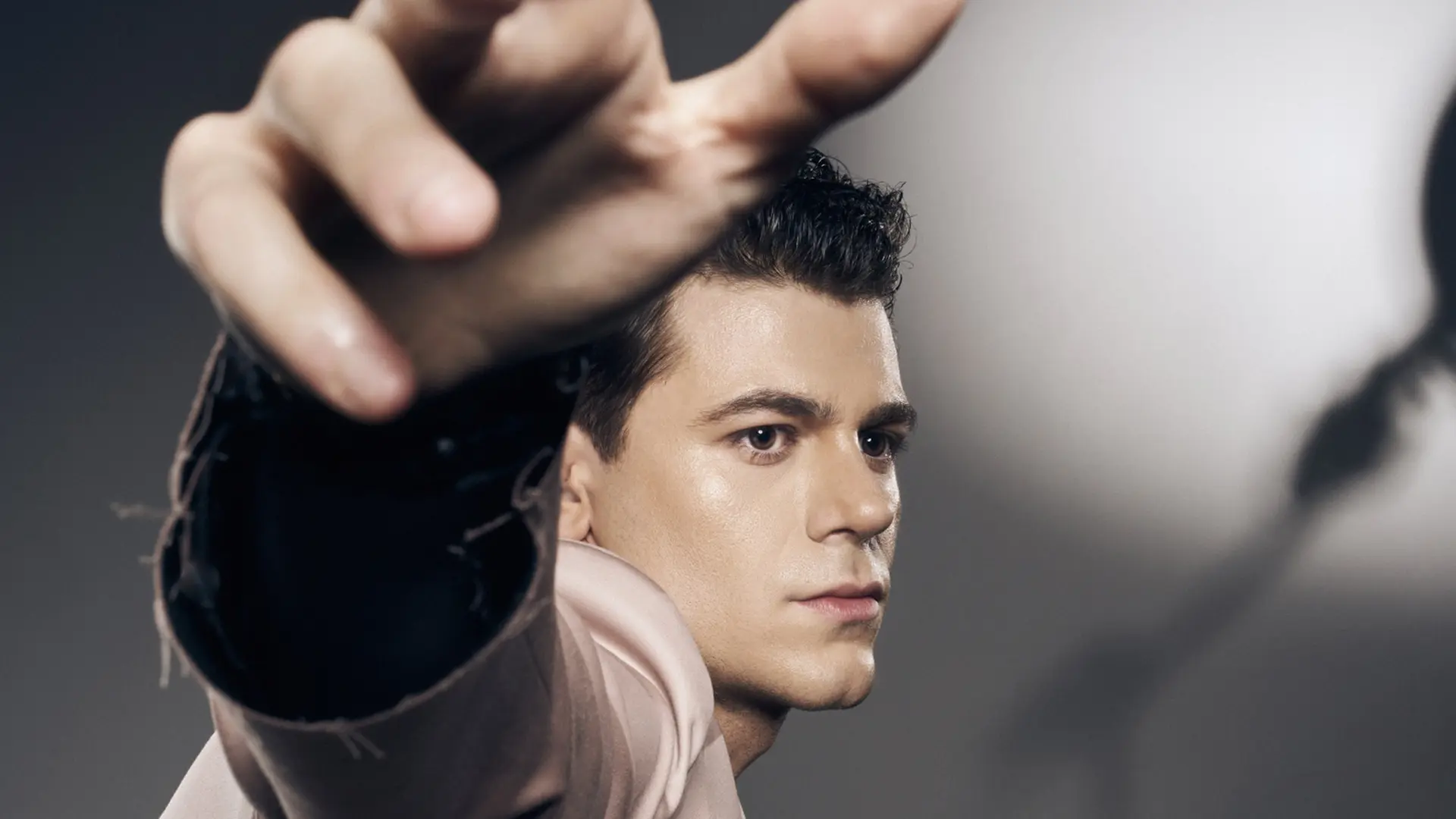 Songtext: Theo Evan - "Shh" | eurovision.de