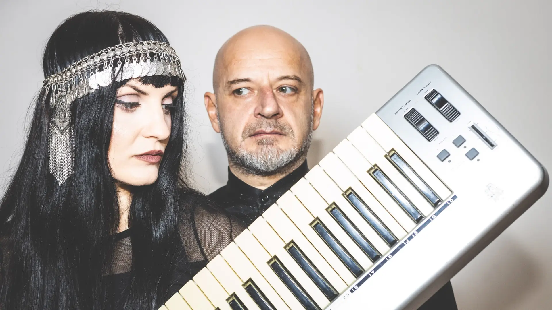 Songtext: Shkodra Elektronike - "Zjerm" | eurovision.de